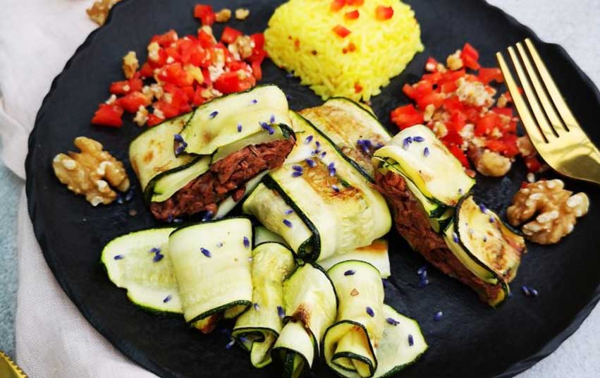 Jackfruit zucchini packets with turmeric rice – Lotao